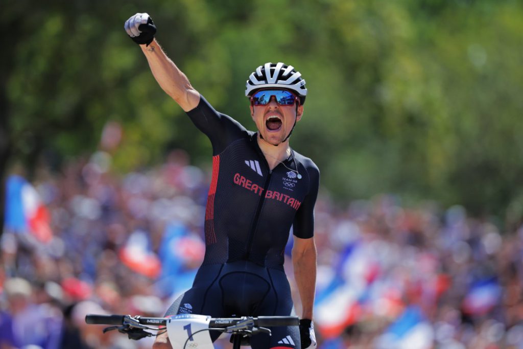 Thomas Pidcock bicampeón olímpico del Cross Country en París 2024 tras ...