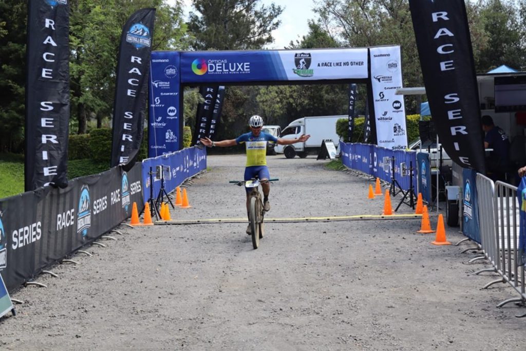 ¡Imparable! Cristian Bustos consigue su segunda victoria consecutiva en ...
