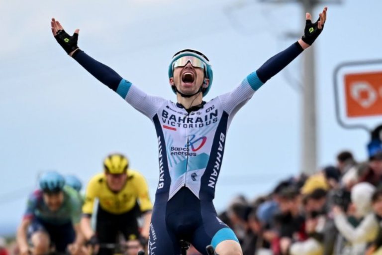 Lenny Martinez gana la quinta etapa de la París-Niza con Harold Tejada ...