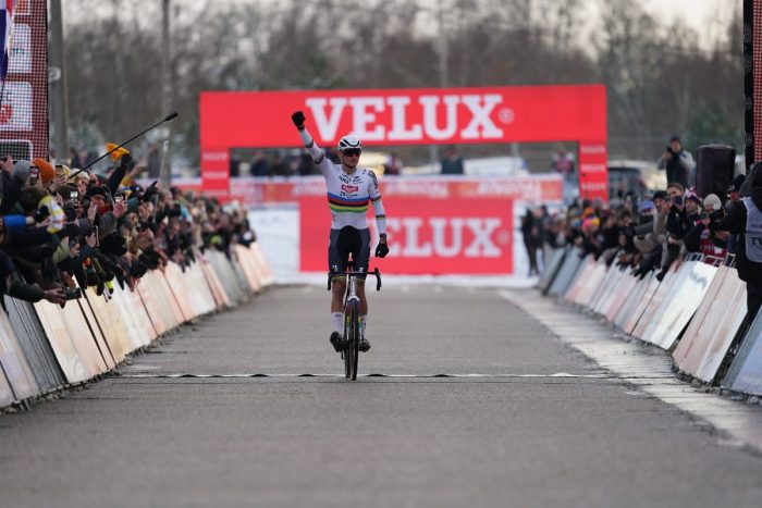 ¡Arrollador! Tres victorias seguidas de Mathieu Van der Poel en la Copa ...